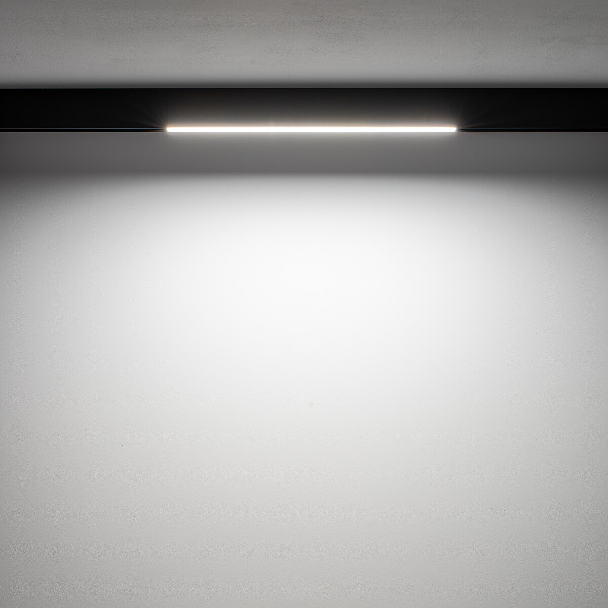 LINE LED 15W 4000K linear luminaire for LVM track system